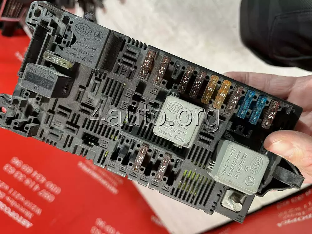 2115453901 блок управління запобіжників САМ мерседес 211 е-клас ...